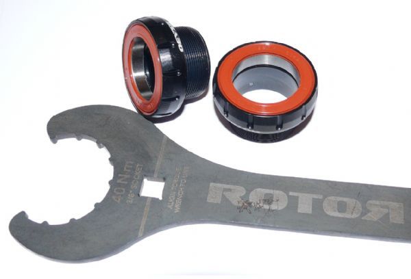 ROTOR BSA30 Road Steel Bottom Bracket - 30mm Axle Black